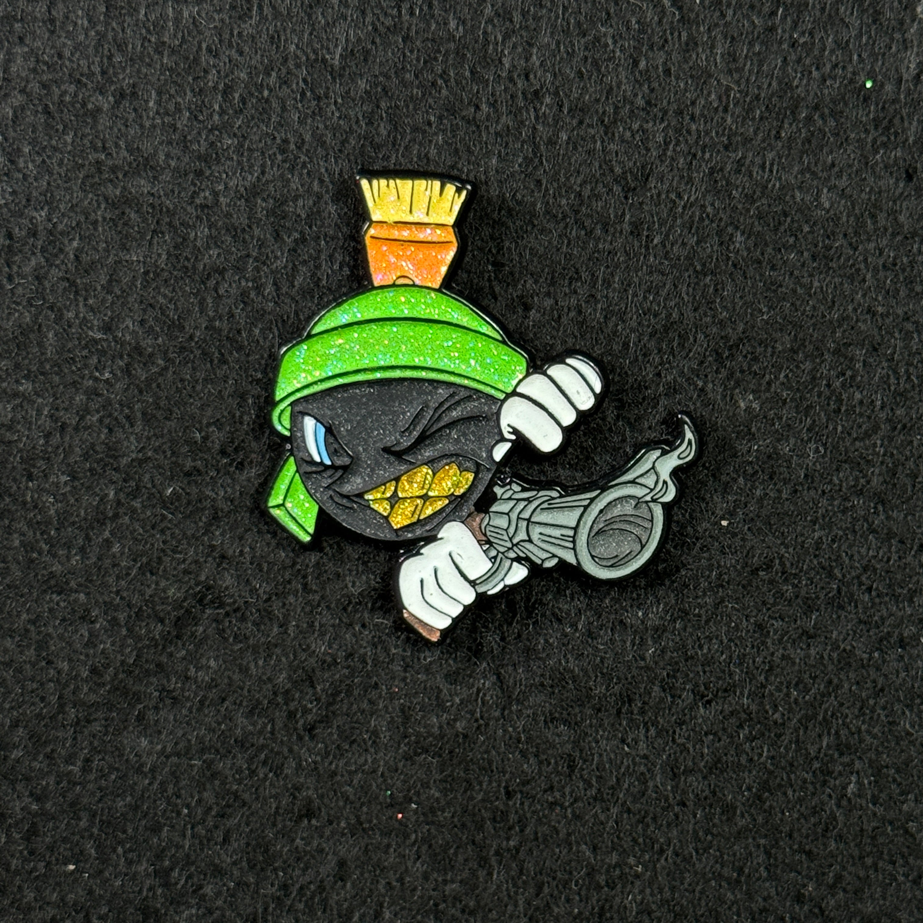 Marvin The Martian Baseball Shooter Peeker Pin – Souf Crowns