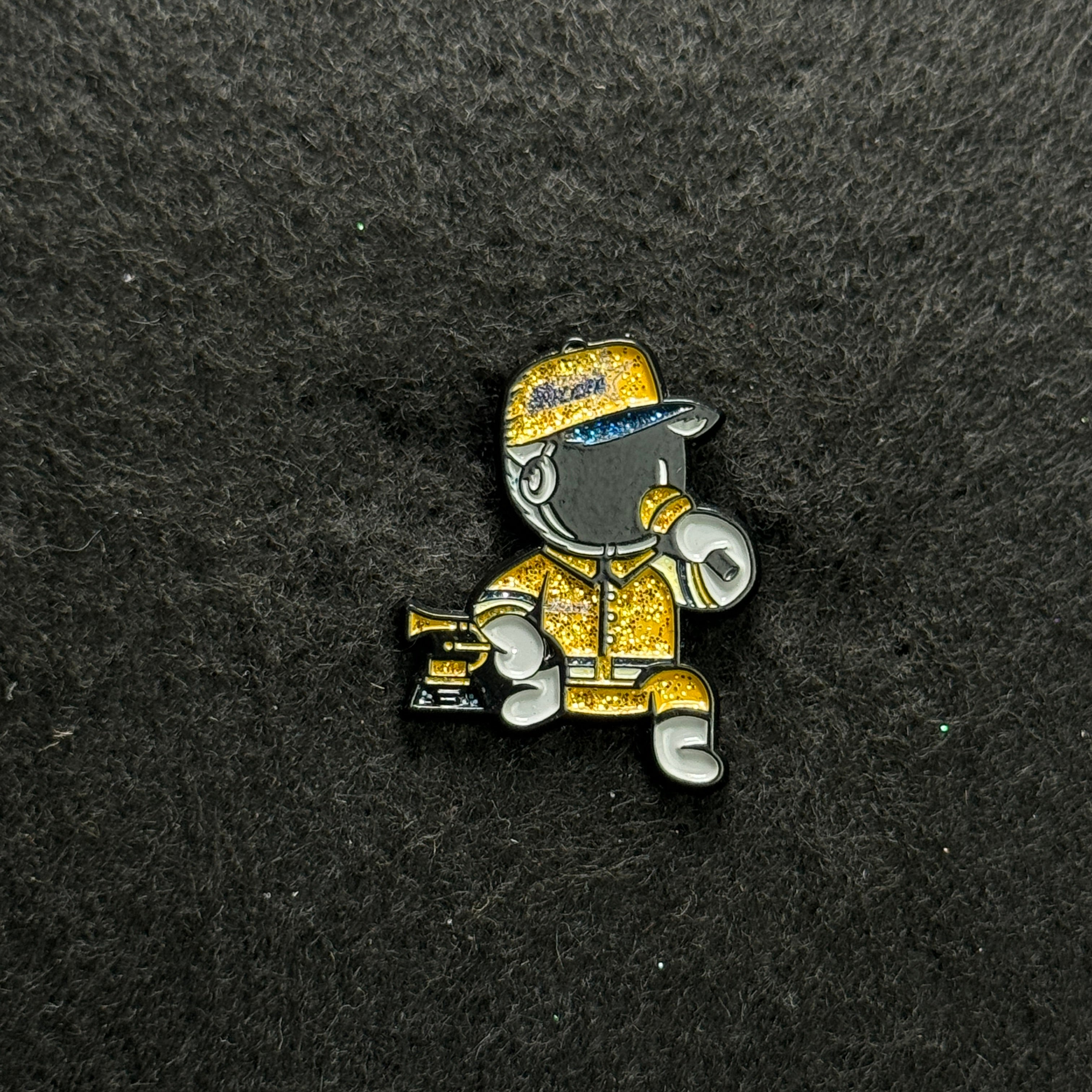 Spacecity Brims Gold glitter Singer Graphic Pin – Souf Crowns